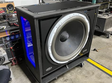 Worlds Most Powerful Car Subwoofers Fast Car