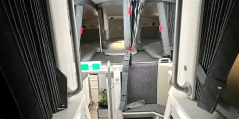 Cómo Es El Cuarto Secreto” Donde Duermen Las Azafatas Y Los Pilotos En