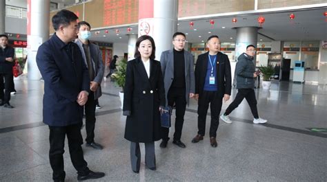 射阳县人民政府 政务资讯 图 县领导率队督查指导户外公益广告布置工作情况