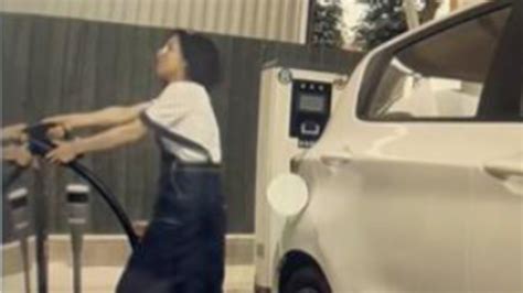 强拔充电枪差点搞坏车！特斯拉哨兵模式立大功：拍下“作案”过程凤凰网