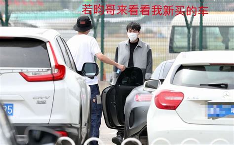 刘昊然向张若昀秀爱车，谁还记得他们是《明星大侦探》“甜奶”cp节目