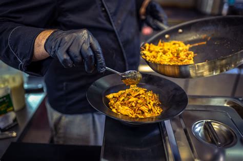 레스토랑에서 조리 한 닭고기 야채 및 소스를 곁들인 맛있는 파스타 0명에 대한 스톡 사진 및 기타 이미지 0명 Comfort Food 건강한 식생활 Istock