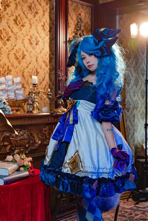 咬一口兔娘ovo Yaokoututu Cosplay Gwen League Of Legends Cosplaytele