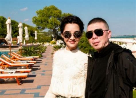 馮小剛和許晴的威尼斯大片曝光，網友：他倆絕不止朋友那麼簡單！ 每日頭條
