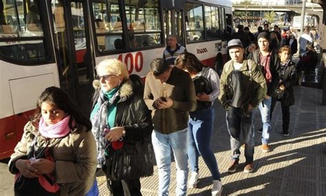 Amba Largas Filas Y Demoras Para Viajar En Colectivo Por La Reducción