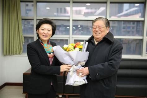 江苏省卫生健康委员会 要闻动态 谭颖主任走访慰问结对联系专家