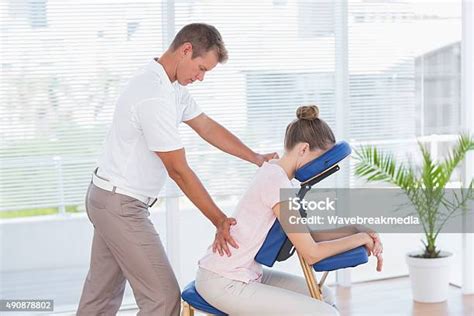 등근육 마시지한 가진 여자 2015년에 대한 스톡 사진 및 기타 이미지 2015년 30 34세 30 39세 Istock