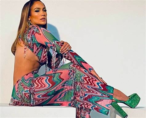 Jennifer Lopez Surpreende Redes Ao Posar De Costas Nuas E Underboob