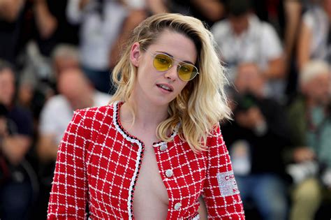 Celebs don't support bras in naked new trend