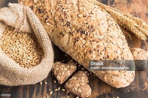 통 밀 호 밀 아마 씨에서 Wholegrain 빵 가방에 대한 스톡 사진 및 기타 이미지 가방 갈색 건강한 생활방식