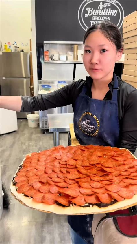 if you could only pick one side black garlic pepperoni or cheese 😎🔥🔥🔥