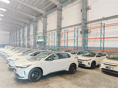 လျှပ်စစ်သုံးမော်တော်ယာဉ်များ ရန်ကုန်ဆိပ်ကမ်းသို့ရောက်ရှိ Myawady Webportal