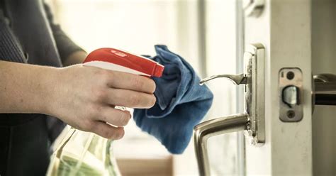 Genius Fingerprint Hack Prevents Greasy Marks In Home With Homemade