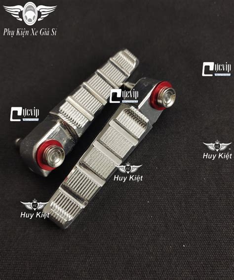 Cặp Gác Chân Sau Nhôm CNC Kèm Ốc Xỏ Và Lông Đền Đỏ Gắn Wave Dream