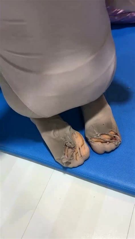 无意间拍到女同学的袜子，这位同学，你的袜子到底经历了什么？腾讯视频