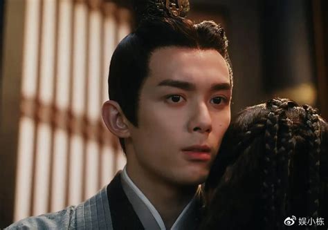 明明相貌平平，却非要演“绝世美男”，这3位男星当观众高度近视