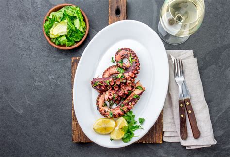 Poulpe mariné ail et origan grillé au barbecue gourmandiz be