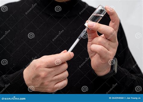 Male Diabetic Injecting Themselves With Insulin Stock Photo Image Of Measurement Lancet