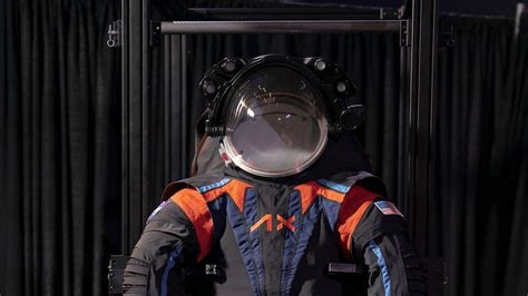 La Nasa Presenta Los Nuevos Trajes Espaciales Que Usará La Tripulación