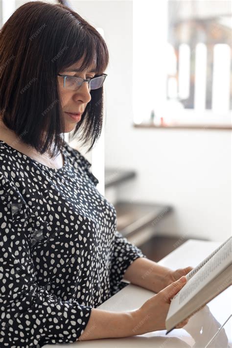 Free Photo A Middleaged Brunette Woman In Glasses With A Bob Haircut