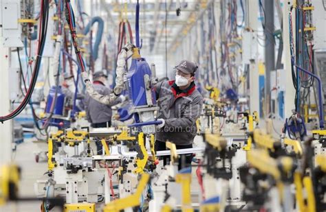 浙江德清新能源车企赶制海外订单 人民图片网