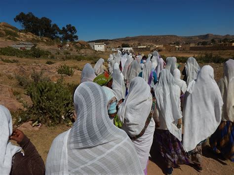 Dining Eritrean Food Where The Many Surround The One
