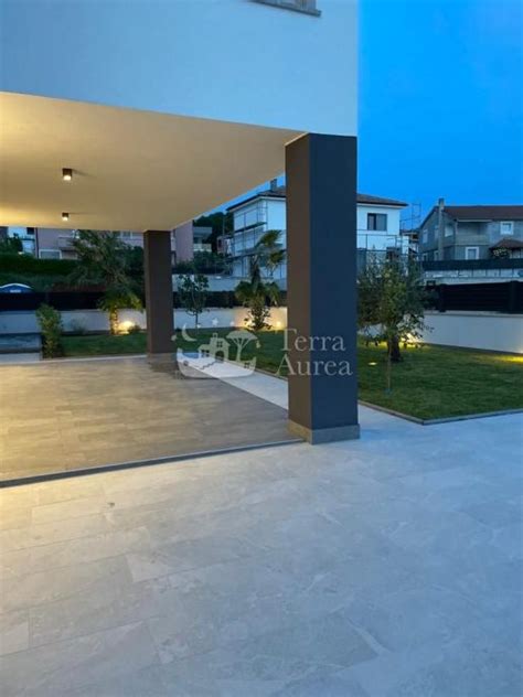 Moderna Vila S Bazenom Malinska Otok Krk Prodaja