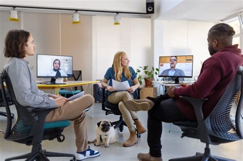 Four Ways Middle Managers Can Successfully Implement Hybrid Work Fortune