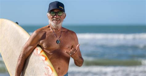 Tiene 74 Años Y Es El Rey De Las Olas La Sorprendente Vida De Daniel