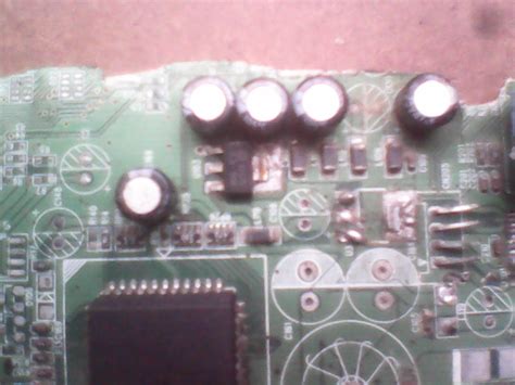 Peque O Circuito Regulador De Voltaje Lineal De Voltio De Salida Y