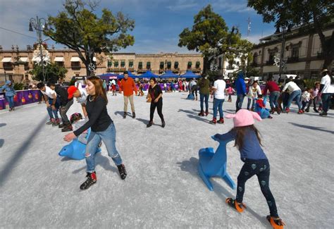 Un Rotundo éxito La Pista De Hielo Del Ayuntamiento A Un Costado De La