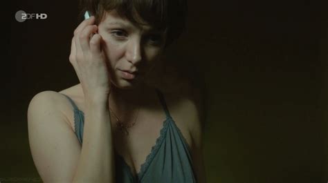 Naked Julia Koschitz in Wenn es am schönsten ist