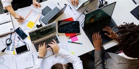 Semana de 4 dias de trabalho será testada no Brasil a partir de