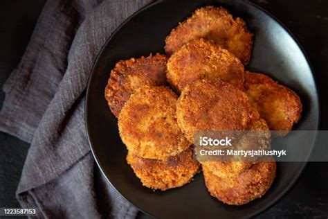 검은 접시에 채식 햄버거 야채 패티 또는 커틀릿 맨 위 보기 미트볼에 대한 스톡 사진 및 기타 이미지 미트볼 호박 조롱박과