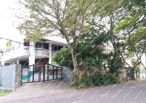 33 And Individually Designed 25 Storey Detached House Next To