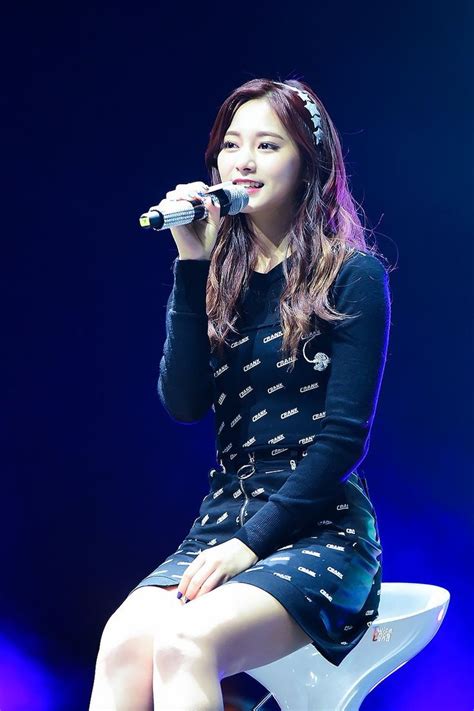 Tzuyu에 있는 Esdras Jimenez님의 핀 아름다운 아시아 소녀 귀여운 소녀들 케이팝 패션