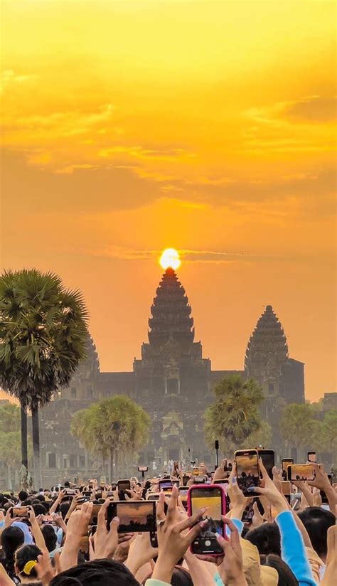 ព្រឹត្តិការណ៍សមរាត្រី Equinox ដ៏អស្ចារ្យ ដែលព្រះអាទិត្យរះចំកំពូលកណ្ដាលនៃប្រាសាទអង្គរវត្ត