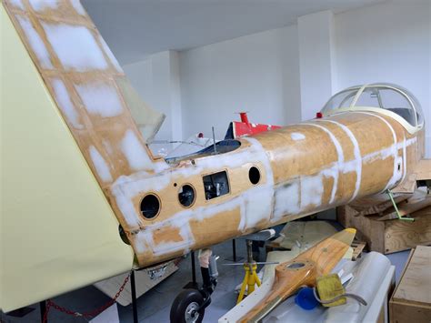 Desna Stran Trupa Ki Bo Nosila Slovensko Oznako S5 Mbw