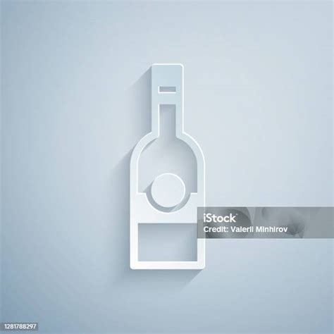 회색 배경에 격리 보드카 아이콘의 종이 컷 유리 병 종이 아트 스타일 벡터 진에 대한 스톡 벡터 아트 및 기타 이미지 진 3차원 형태 마실 것 Istock