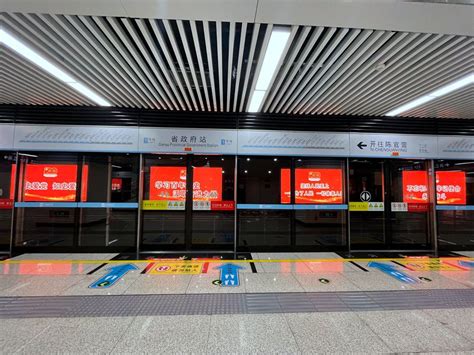 甘肅蘭州乘地鐵穿行城市 學黨史感受巨變