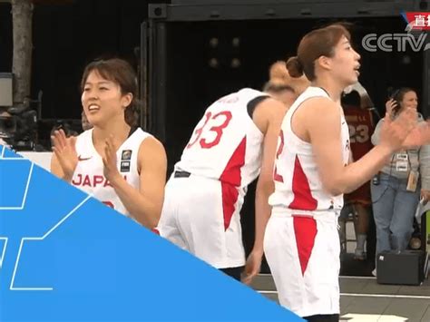 日本队击败卫冕冠军，全队兴奋庆祝，鞠躬答谢！中国女篮爆出冷门命中比赛罚球