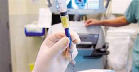 [첨단 의료기기] 추적 감시 모니터로 신경 건드리지 않고 네비게이션 장비로 정확한 부위 수술