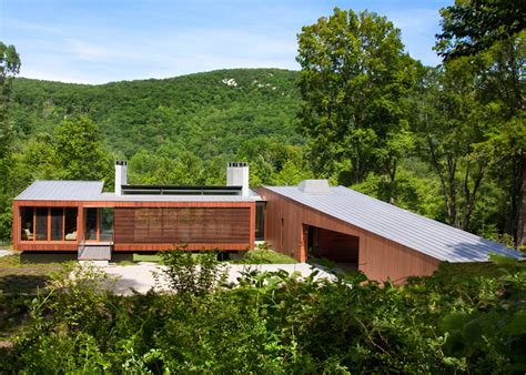Bridge House Has A Living Room That Straddles Its Sloping Site