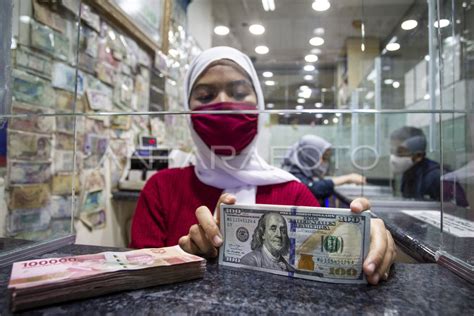 Nilai Tukar Rupiah Terhadap Dolar Antara Foto