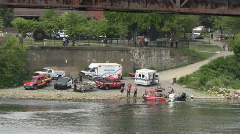 Man Drowns In The Delaware River In Easton Photos The Morning Call