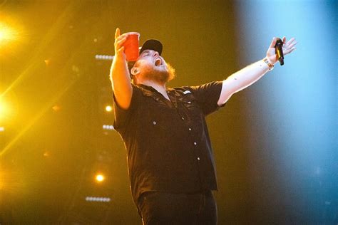 Luke Combs South On Ya Is The Newest Sec Football Hype Song 1059 Wtnj