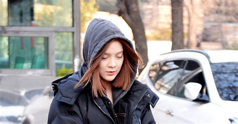 포토엔 나인뮤지스 소진 피곤한 아침 눈도 못뜨고~출근길패션