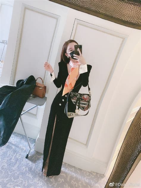 美女网红模特Dear 桓淼淼迷人写真美照