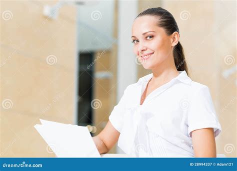 Retrato De Uma Mulher De Negócio Bem Sucedida Imagem De Stock Imagem