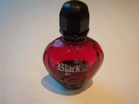 Perfume: Black XS For Her - Mulheres e Tal